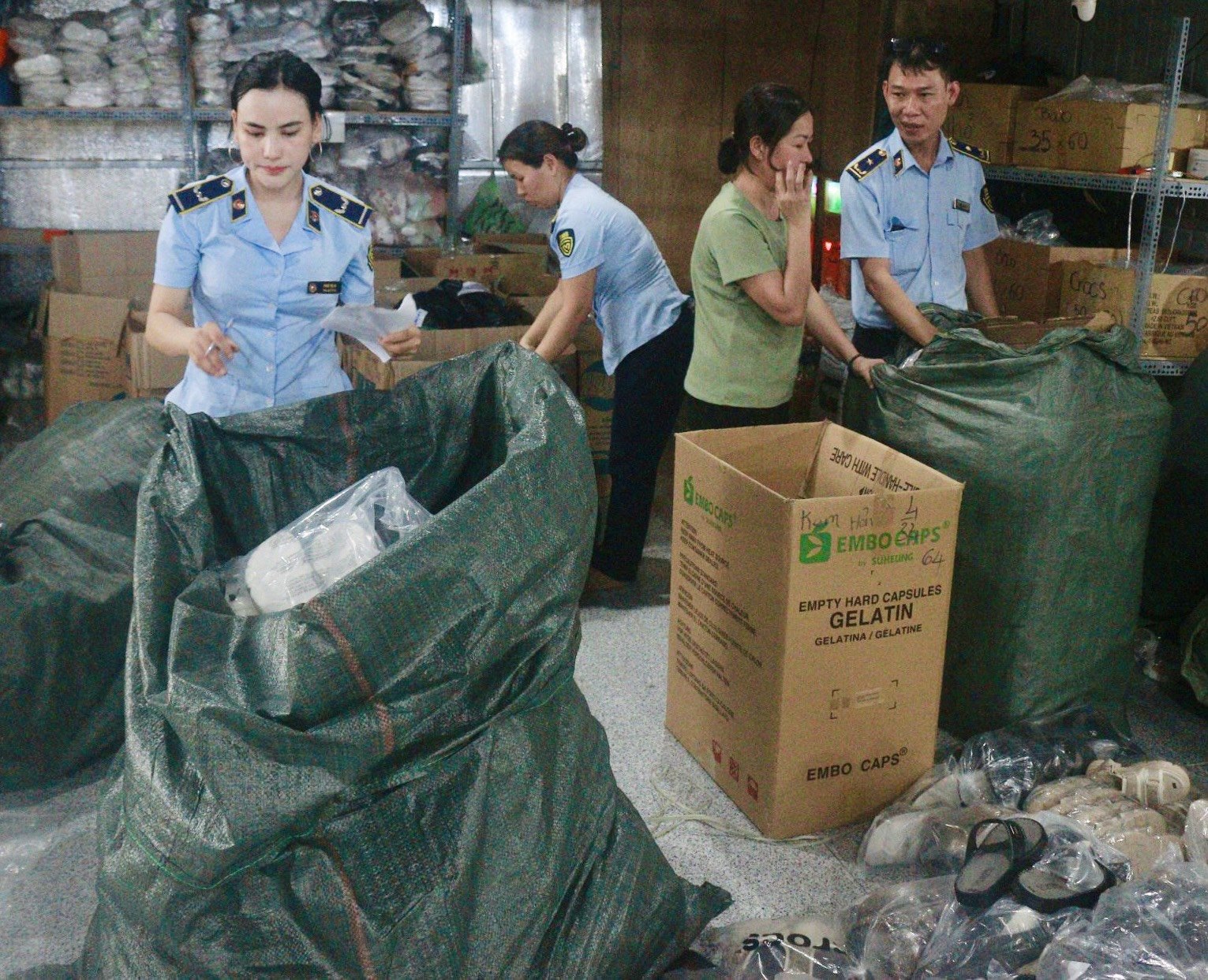 Phát hiện, kiểm tra cơ sở kinh doanh hàng hóa giả mạo nhãn hiệu Crocs ...